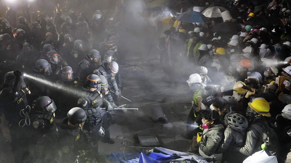 ΗΠΑ: Εκκενώθηκε ο καταυλισμός των διαδηλωτών στο UCLA – Πάνω από 100 ...