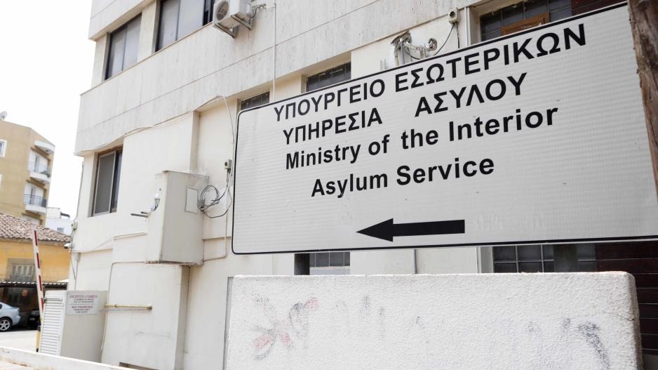 Κόβουν 130 δέντρα για νέα κτήρια της Υπηρεσίας Ασύλου | Philenews
