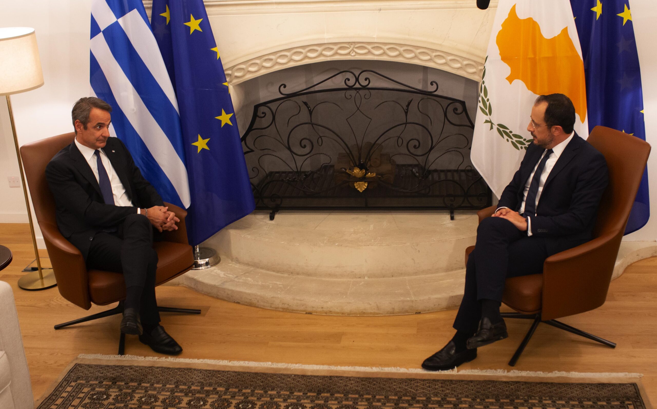 Μητσοτάκης - Χριστοδουλίδης: Θα σηκώσομε το βάρος της ευθύνης μας ...