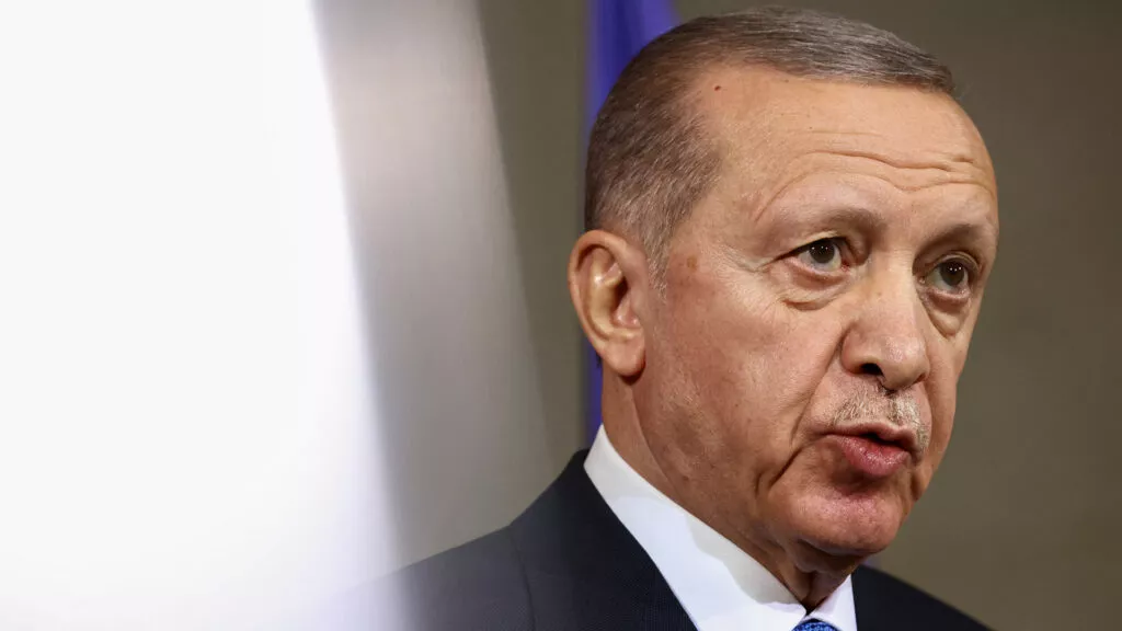 Ερντογάν: Eίμαστε και με τη Δύση και με την Ανατολή | Philenews