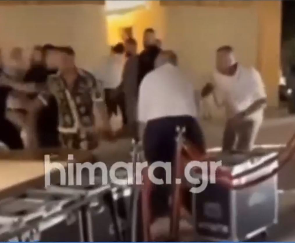 Αγριο ξύλο σε συναυλία του Αργυρού στην Αλβανία - Βίντεο