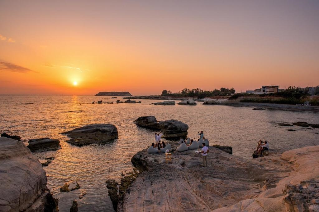 Το μοναδικό ηλιοβασίλεμα του Αγίου Γεωργίου Πέγειας, ζωντανό ανά την ...