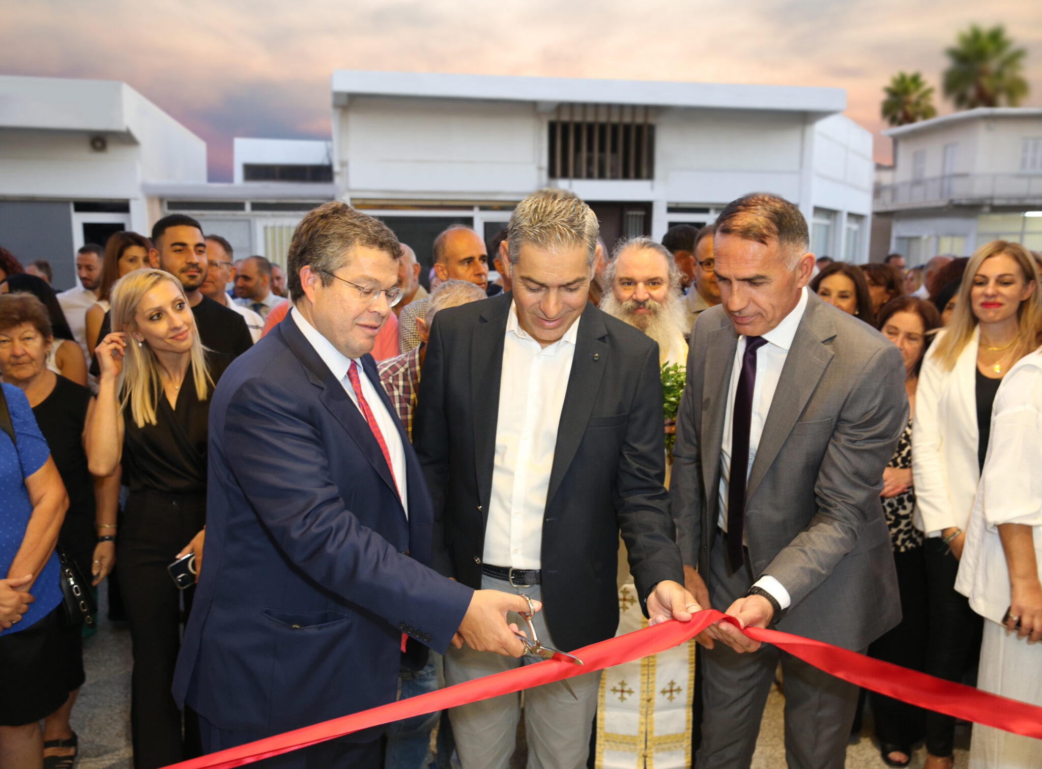 Εγκαινιάστηκε το νέο κατάστημα της AstroBank στο Δάλι | Philenews