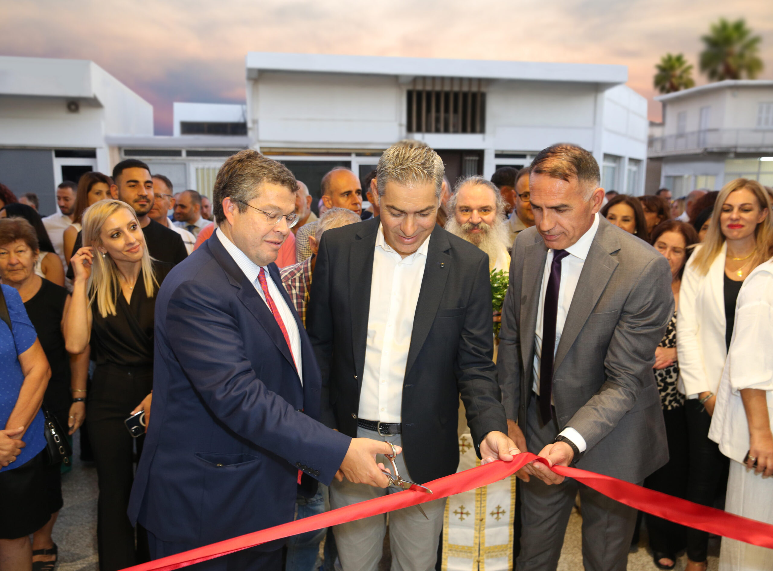 Εγκαινιάστηκε το νέο κατάστημα της AstroBank στο Δάλι | Philenews