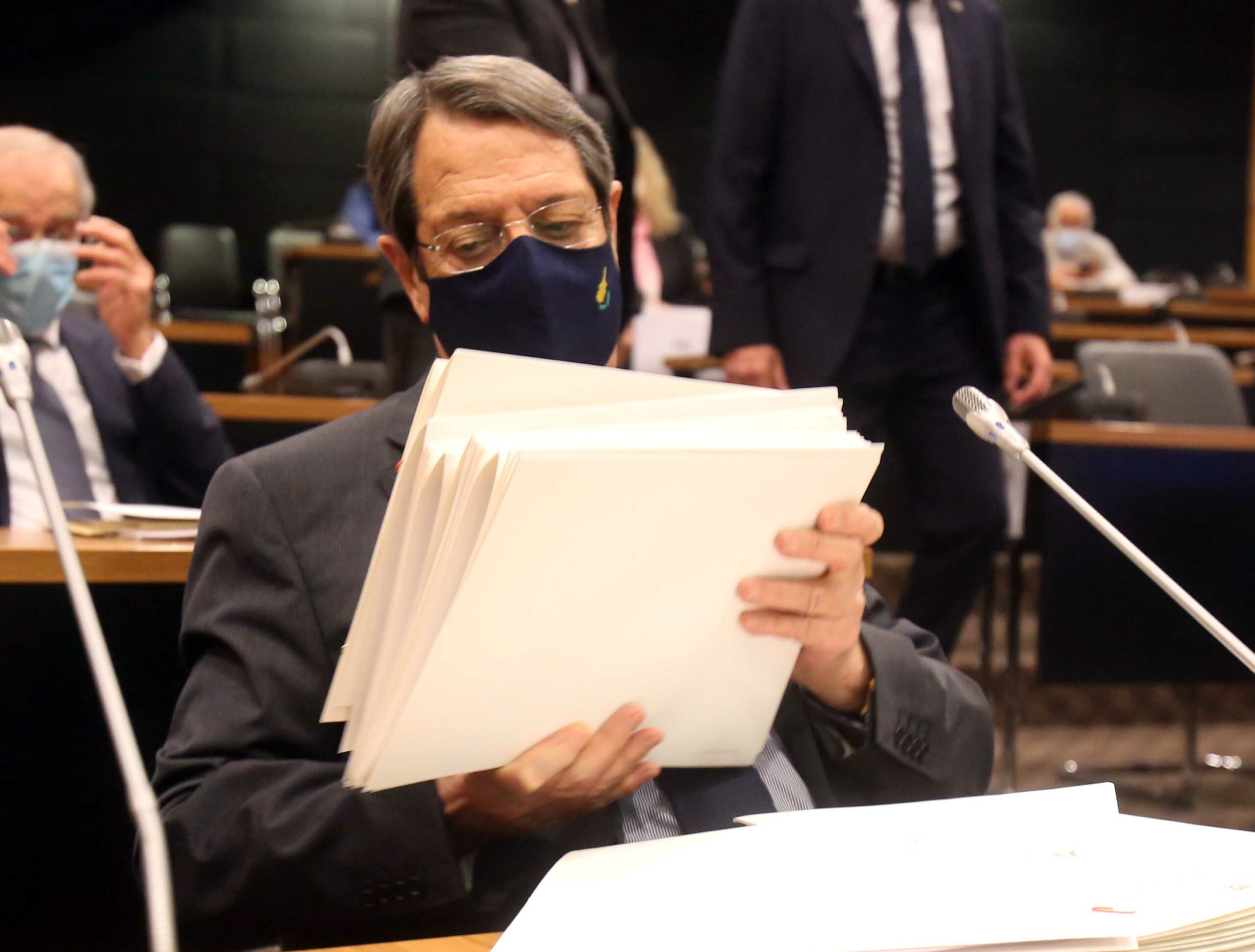 Ένας υπουργός και χιλιάδες ανακρίσεις | Philenews