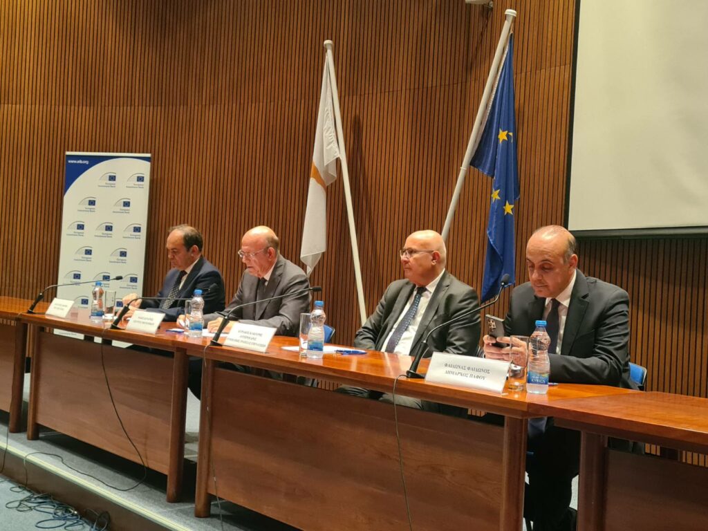 Υπογράφηκαν συμφωνίες δανείων μεταξύ ΕΤΕπ και ΤΕΠΑΚ δεκάδων ...