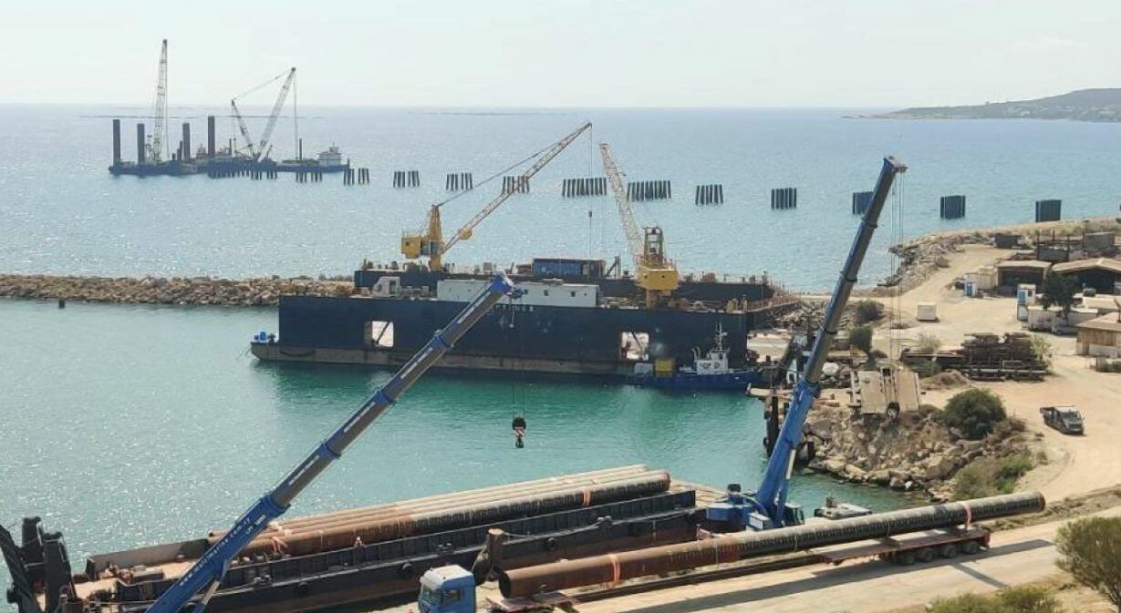 Τερματικό Βασιλικού: Καταστρέφεται και η προβλήτα | Philenews