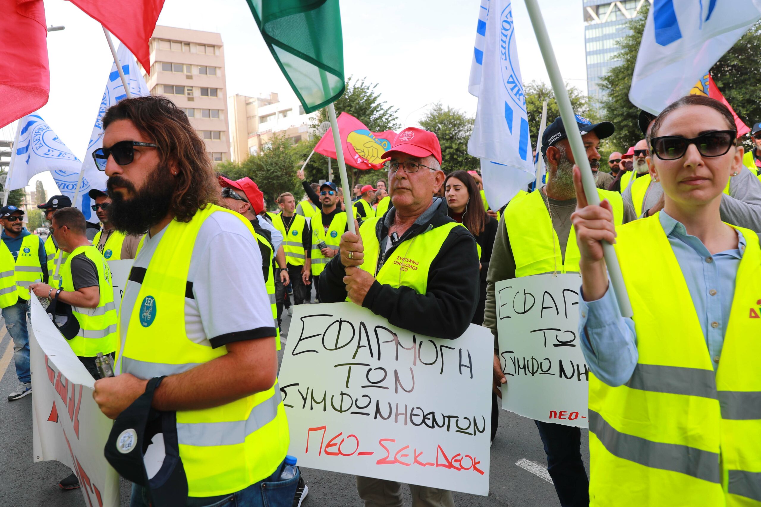 Οικοδομές: Δεν παίρνουν μπρος - Συνεχίζεται η απεργία | Philenews