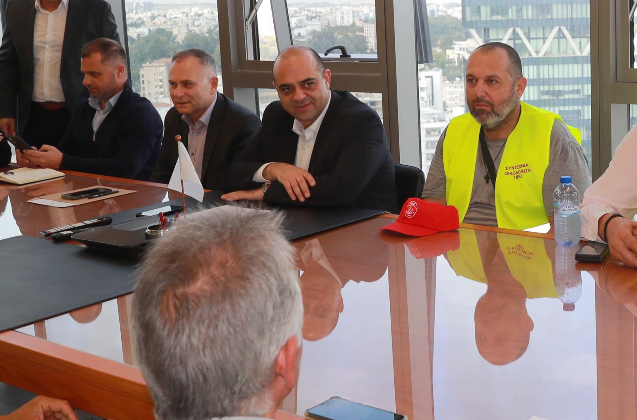 Κατασκευές: Αναγκαστικές άδειες και απολύσεις | Philenews