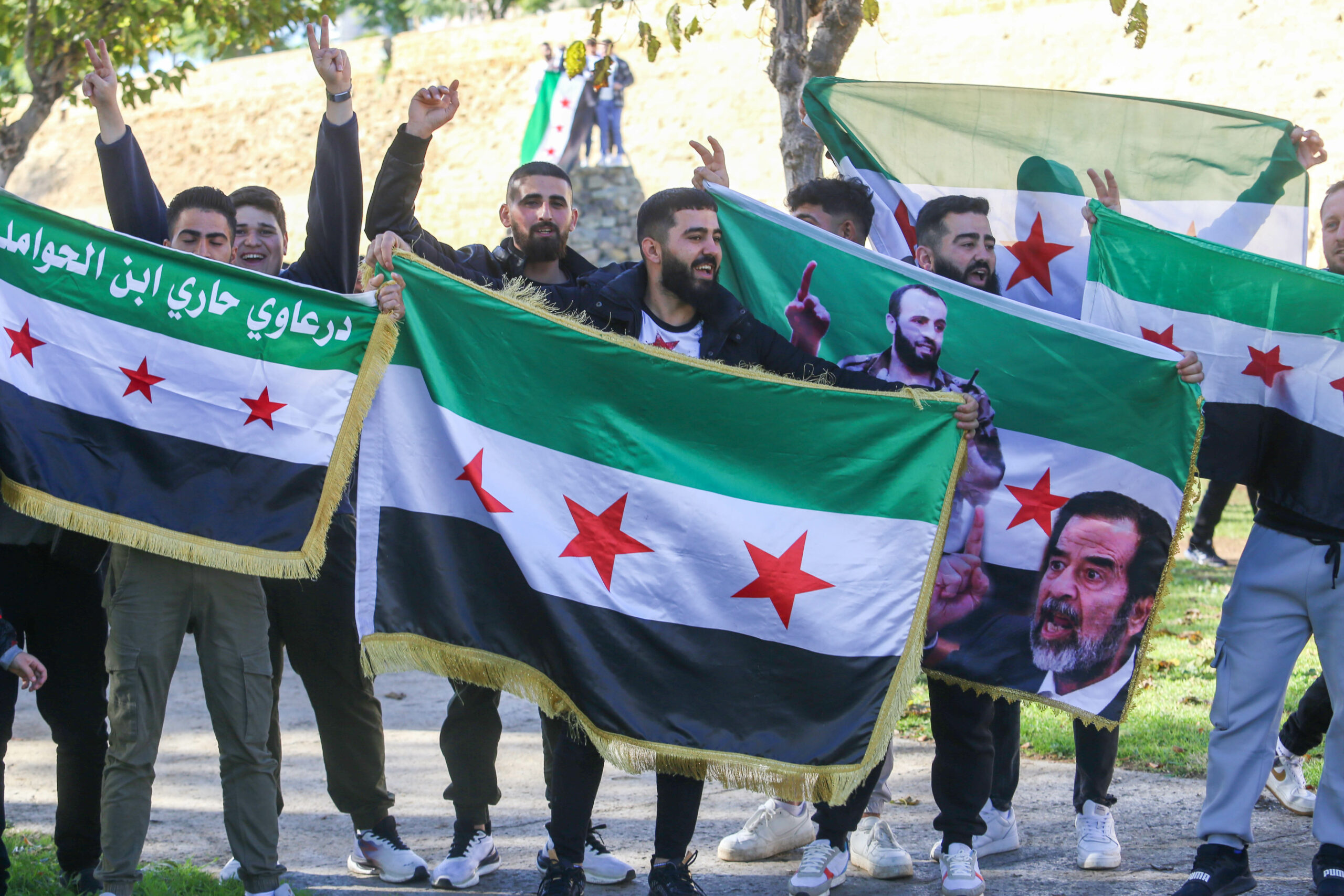 Αντικαθεστωτικοί ή φιλοτζιχαντιστές; | Philenews