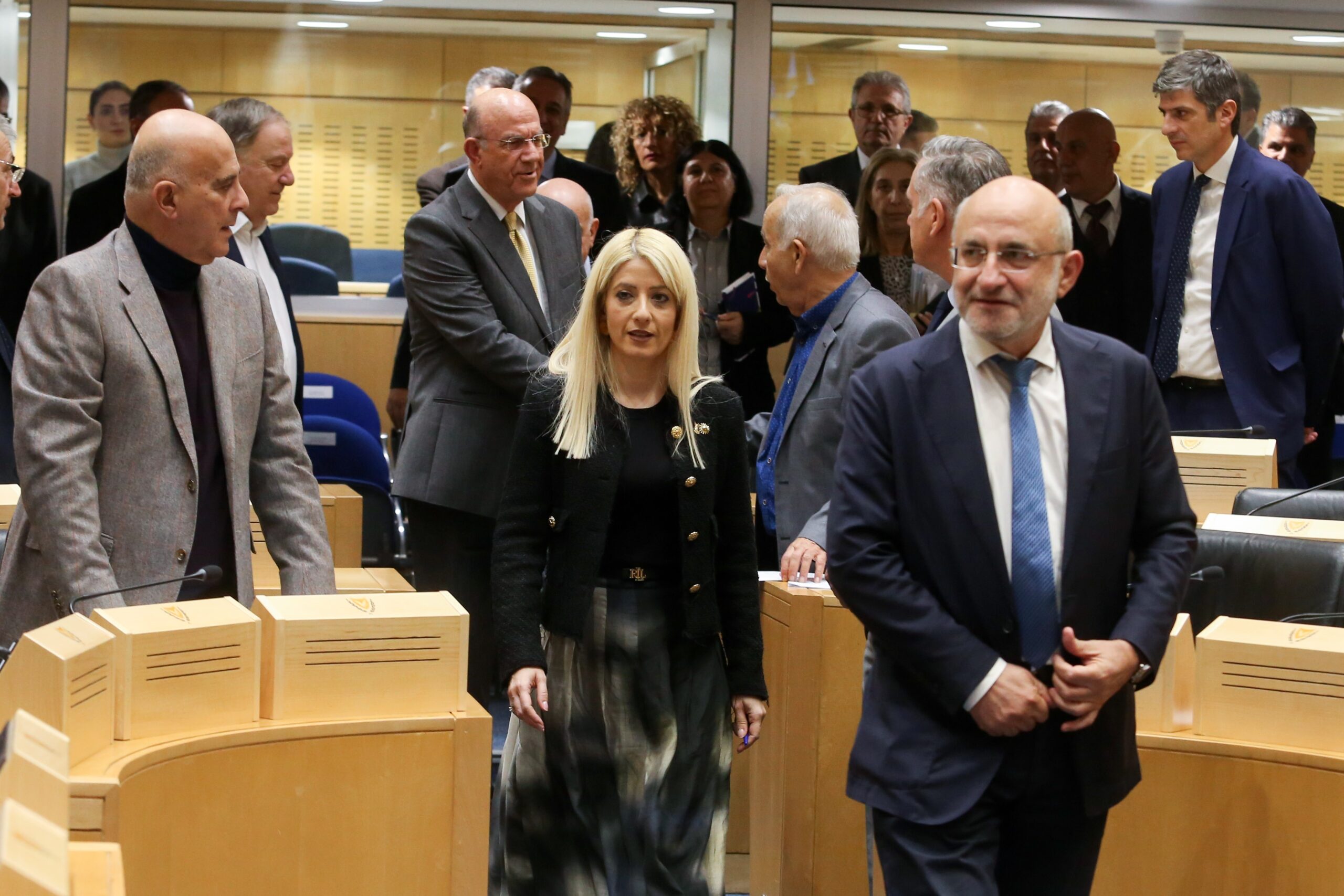 Κυβέρνηση: Στο παρά πέντε 28 τροπολογίες στον προϋπολογισμό | Philenews