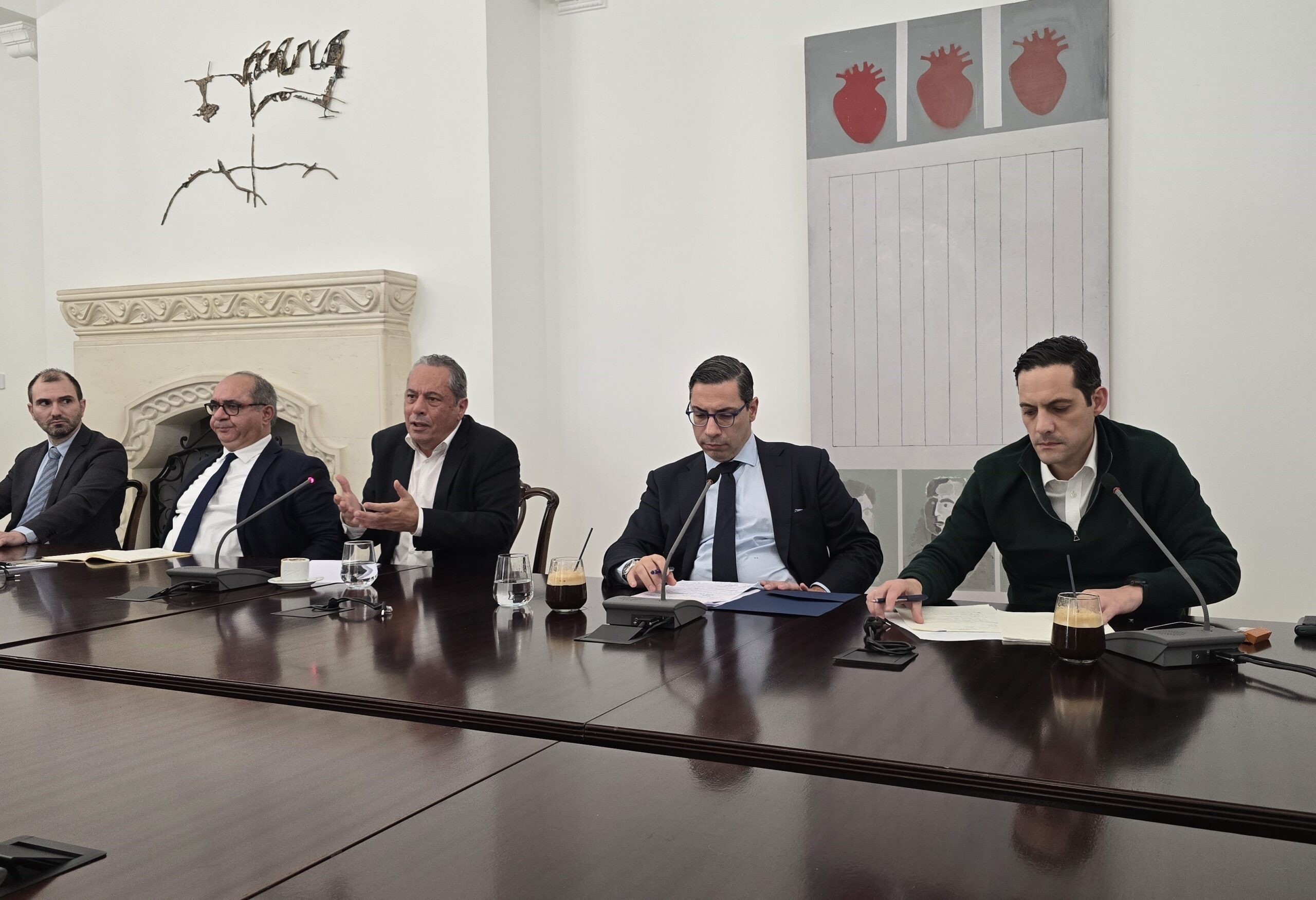 Εξωτερική πολιτική ουσίας και όχι φλυαρίας