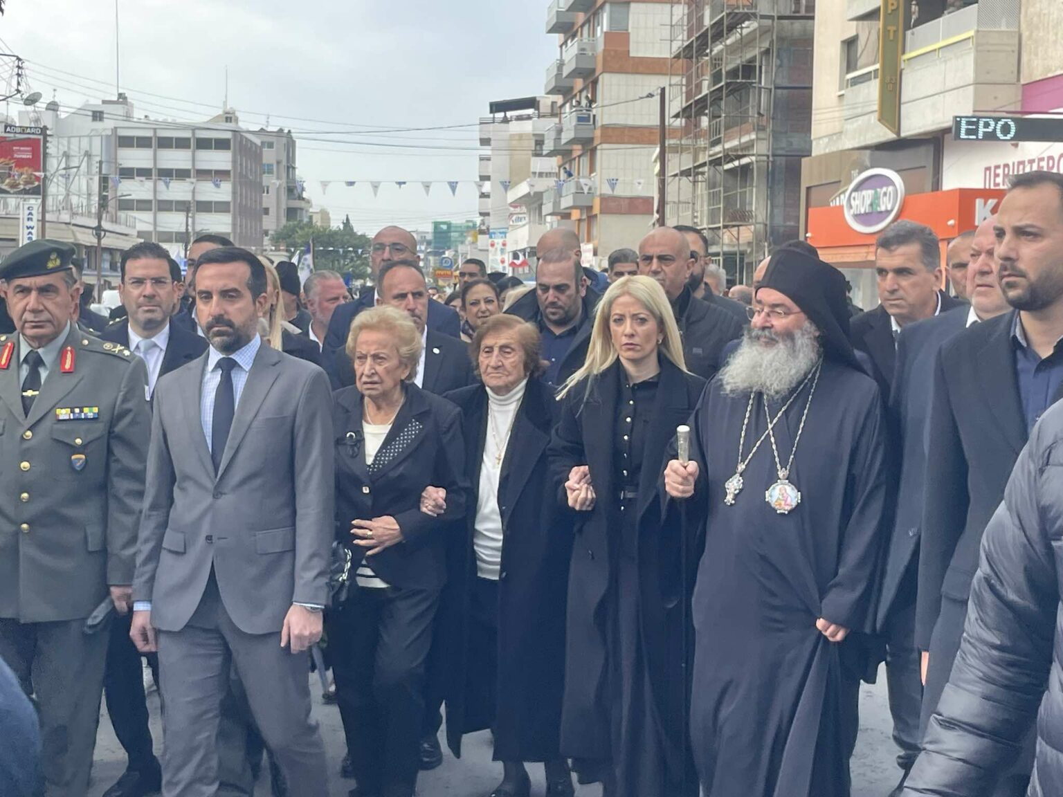 Αννίτα και σύσσωμος ο ΔΗΣΥ στο μνημόσυνο του Γρίβα (εικόνες) | Philenews