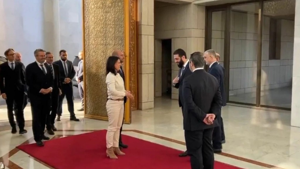 Συρία: Μπέρμποκ - Αλ Τζολάνι: Το παρασκήνιο της «μη χειραψίας»