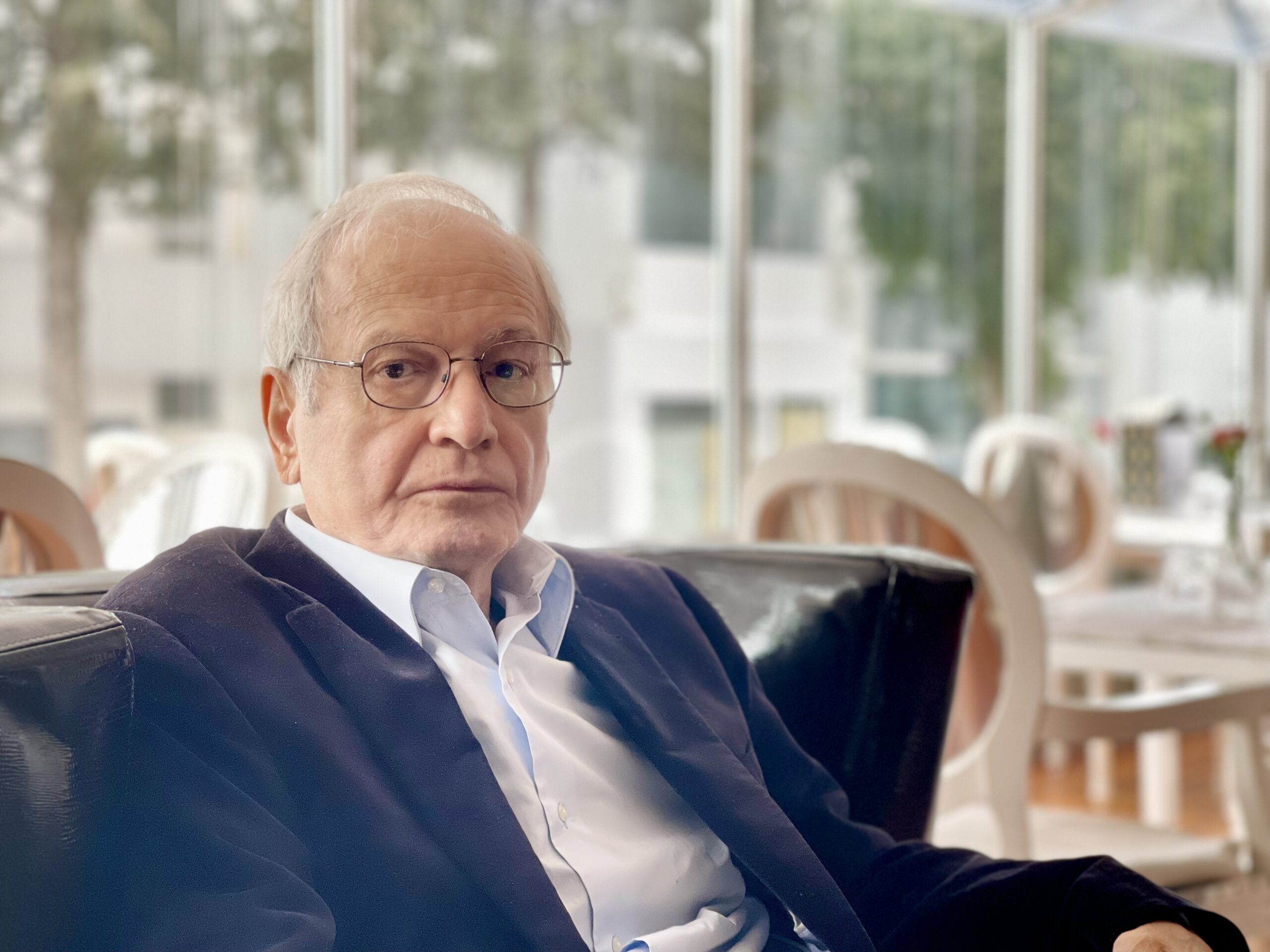 Νάσος Βαγενάς: Η ζωή είναι ένα κάτι ανάμεσα σε δύο τίποτα | Philenews