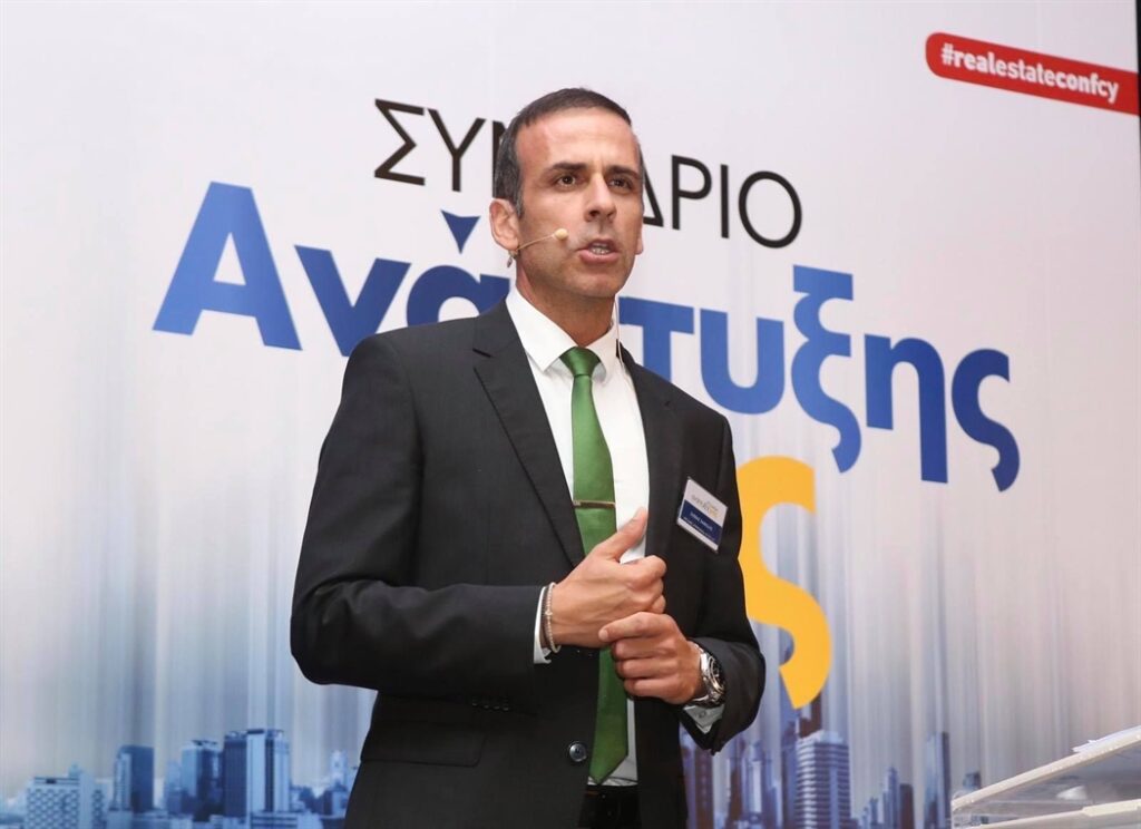 Σάββας Σαββίδης: Όφελος από τα αγγλόφωνα προγράμματα