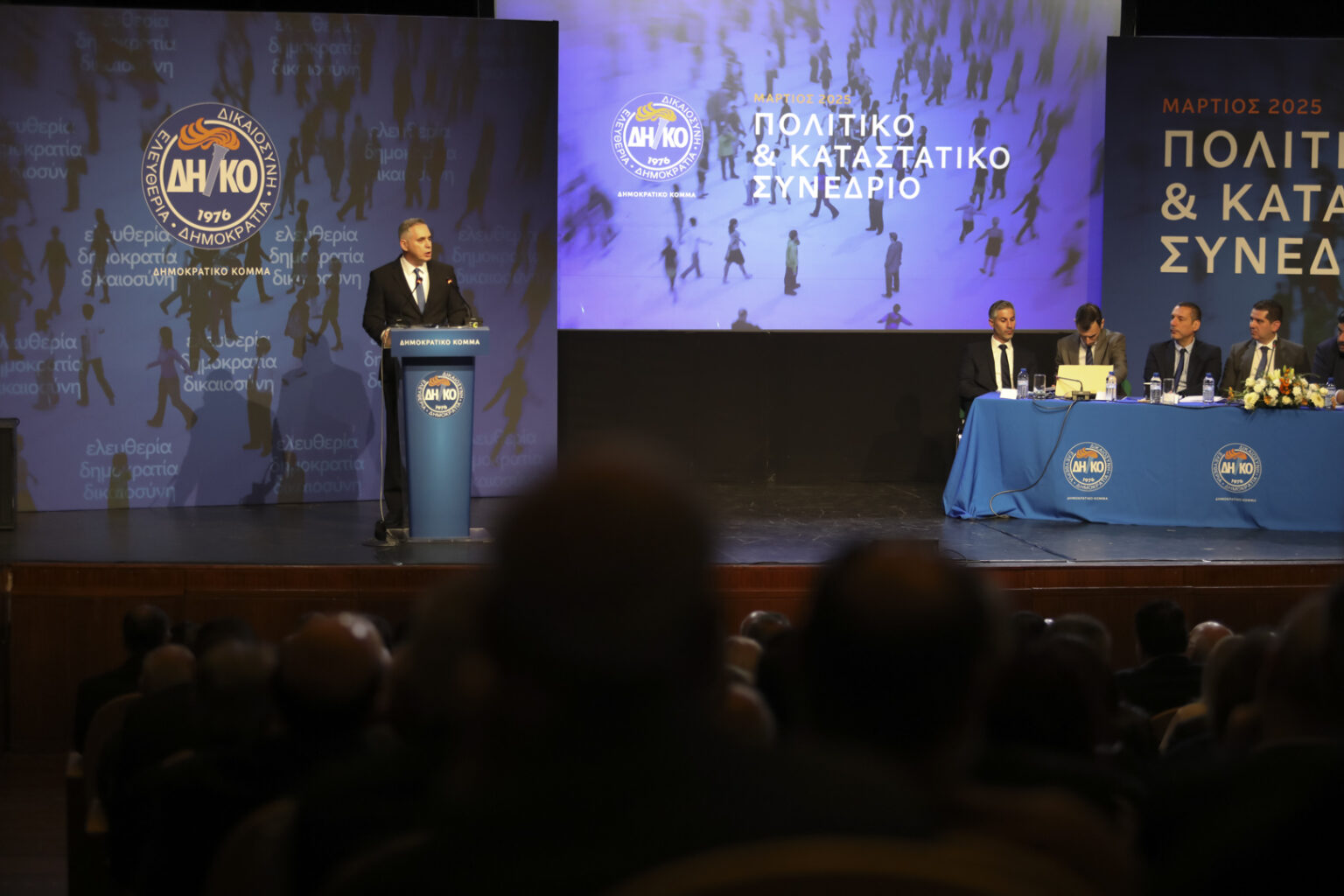 ΔΗΚΟ: Το φάντασμα Κασσελάκη έβαλε σε σκέψεις