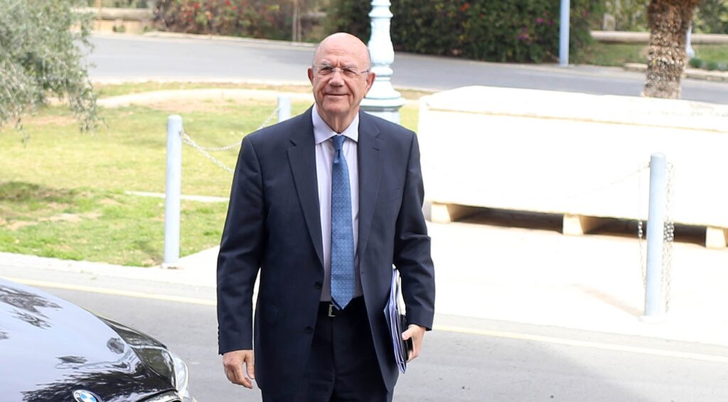Υπουργείο Οικονομικών: Σύσκεψη για τους δασμούς | Philenews