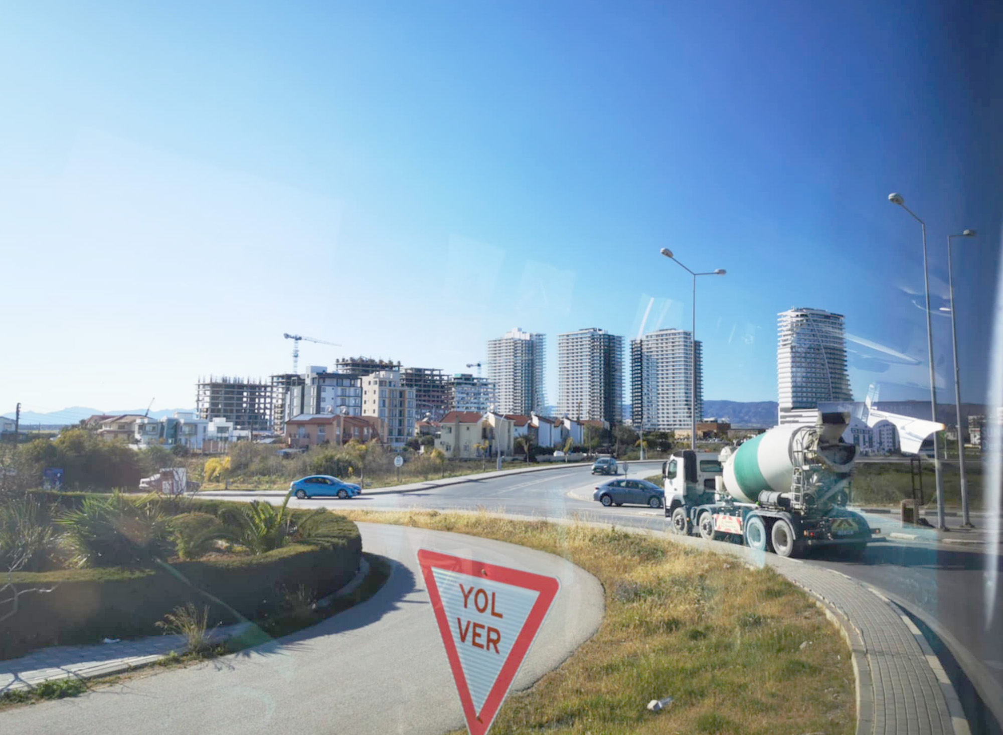 Συγκοινωνούντα δοχεία και ταύτιση με σφετεριστές | Philenews