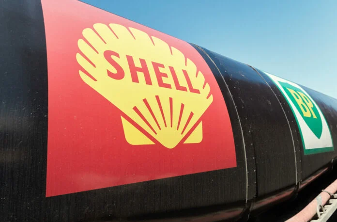 Η Shell εξετάζει την εξαγορά της BP