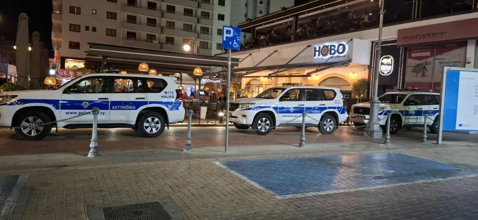 Φοινικούδες: Συλλήψεις για μαχαίρια, ρόπαλα και ναρκωτικά