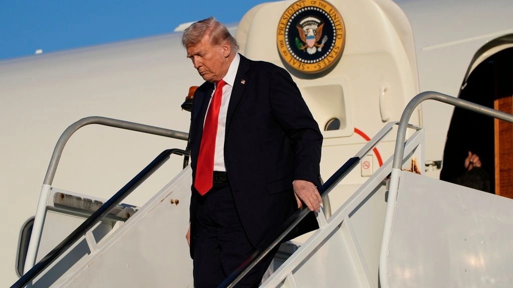 Τραμπ:Συναγερμός στη πτήση του με το Air Force One για Λονδίνο