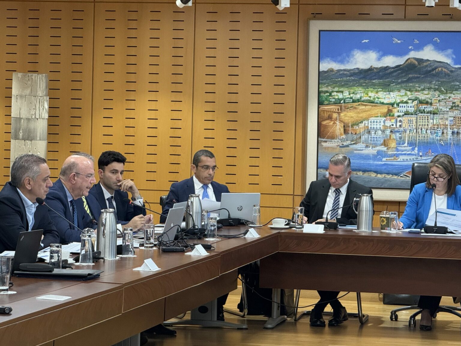 Η Βουλή «έκρυψε» 12 διευθυντικές θέσεις από τον προϋπολογισμό | Philenews