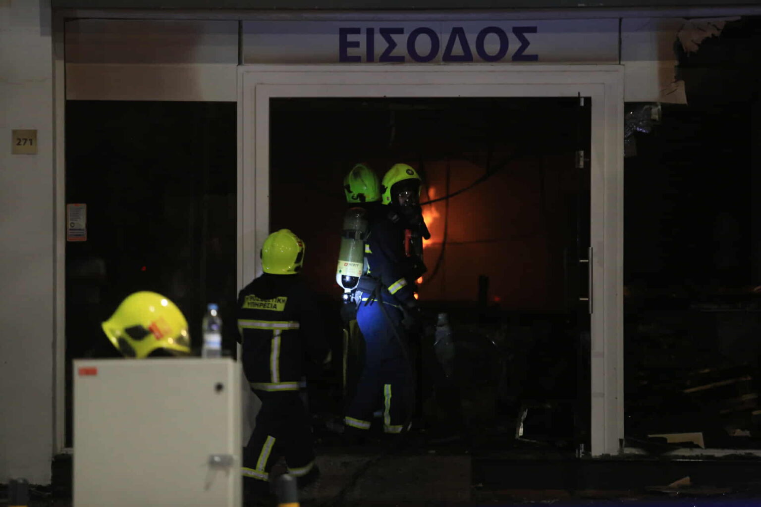Πυρκαγιά σε υποστατικό στον Στρόβολο (εικόνες&βίντεο)