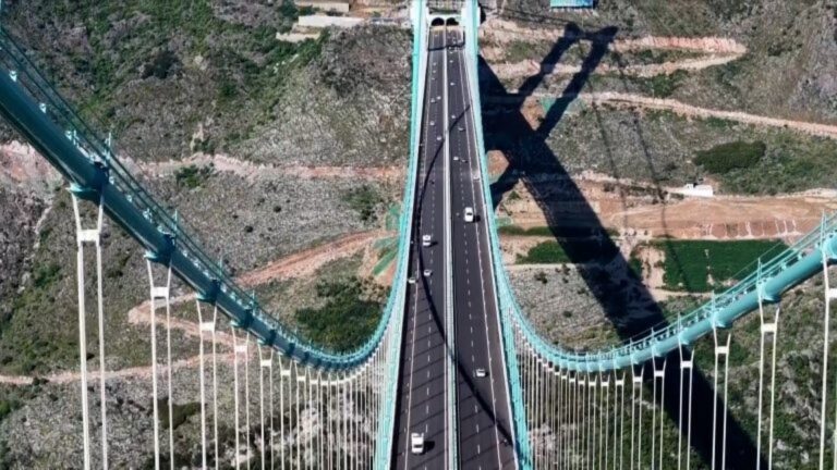 Κίνα: Παρουσίασε επίσημα την ψηλότερη γέφυρα του κόσμου