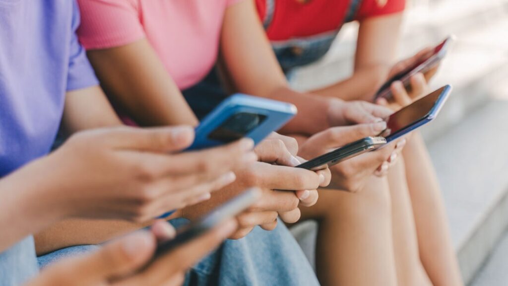Μάθημα για τα Social Media από το σχολείο