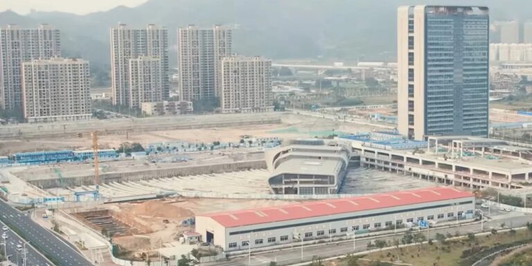 Το απίστευτο ρεκόρ της Κίνας στο Βιβλίο Γκίνες: Κτήριο 30.000 τόνων «περπάτησε» 300 μέτρα ...