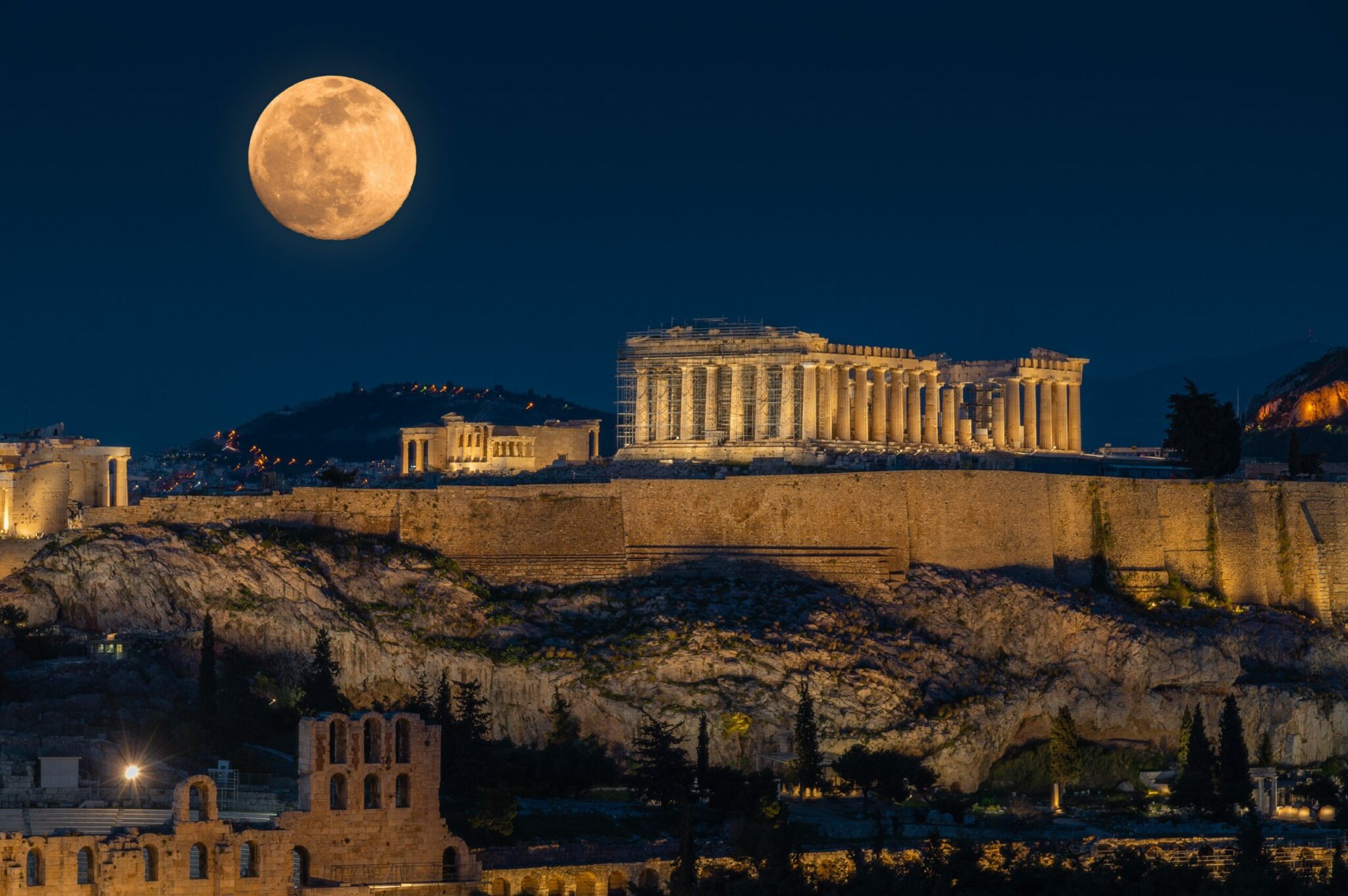 Προσκύνημα στην Ακρόπολη | Philenews