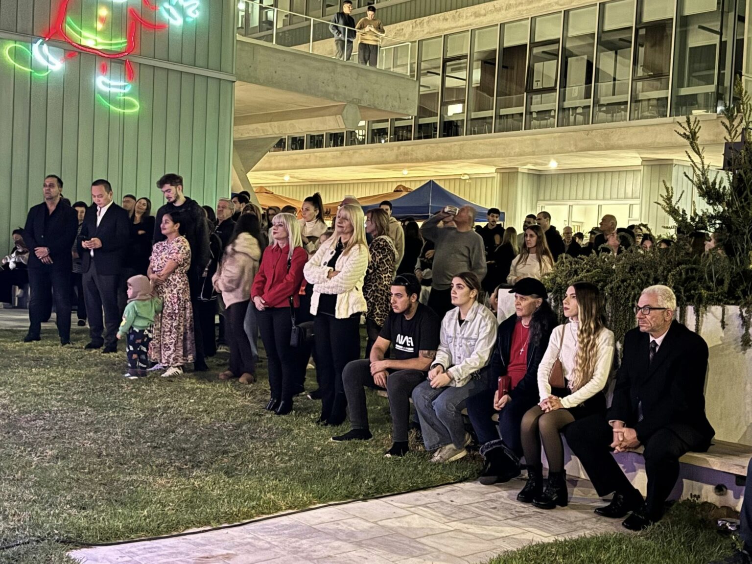Φωταγωγήθηκε το κτήριο του ΤΕΠΑΚ στην Πάφο (εικόνες) | Philenews