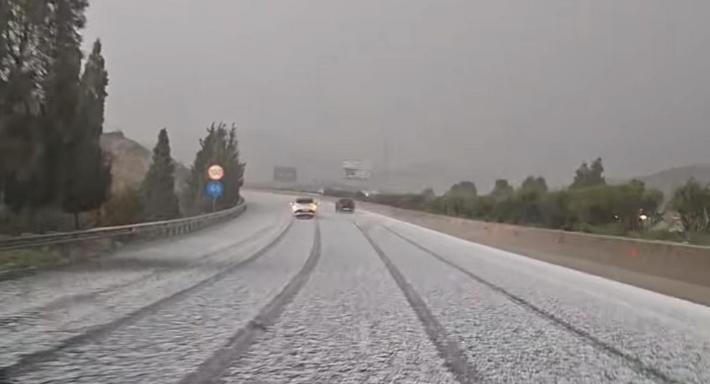 Χαλασμός Κυρίου στην Πάφο: Άσπρισαν μέχρι και τα παράλια
