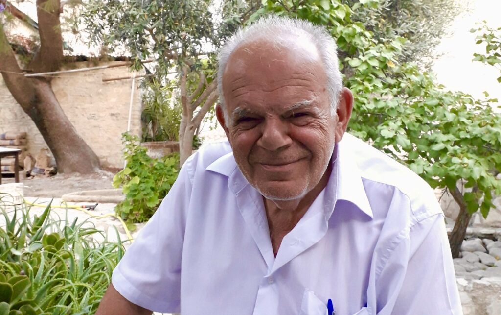 Έφυγε από τη ζωή ο σπουδαίος Κύπριος ποιητής Μιχάλης Ζαφείρης | Philenews