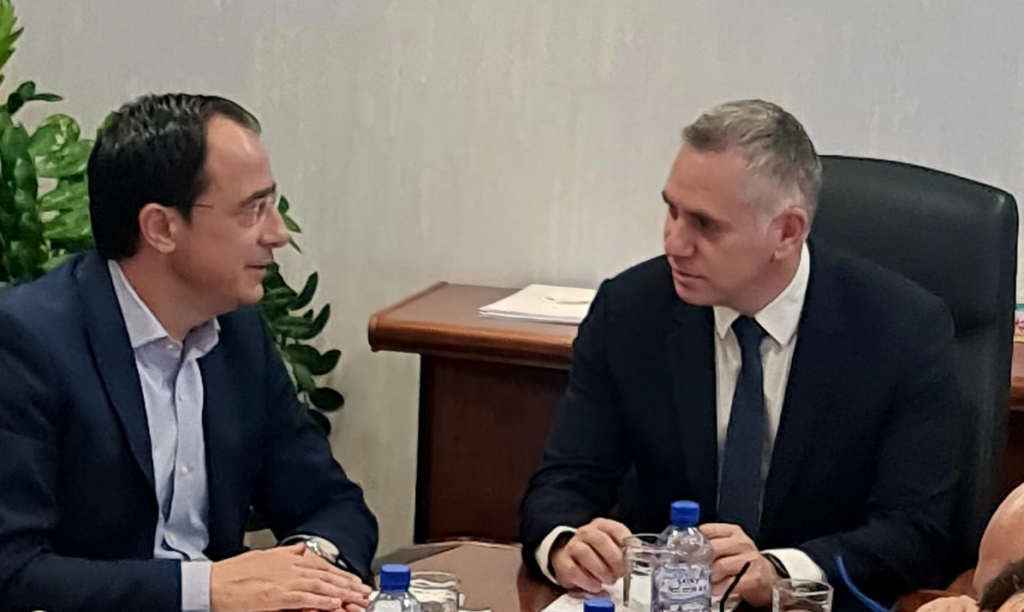 Σφίγγει ο κλοιός του ΔΗΚΟ: Τετ α τετ Νικόλα–Χριστοδουλίδη