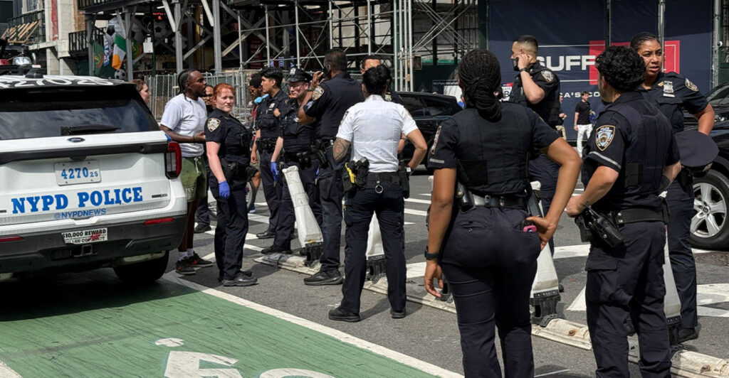 Σκηνές χάους στην Times Square μετά από πυροβολισμούς